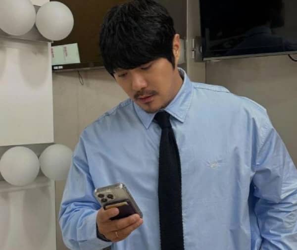 "축하해 주세요" 가수 KCM, 한장의 사진 공개하며 겹경사 알렸다